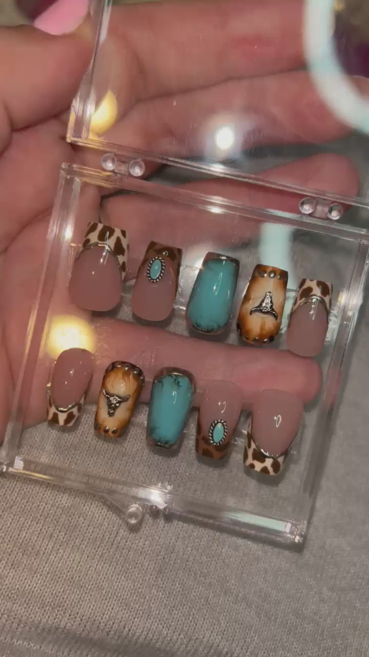 Shania – Eclipse And Ember Nails